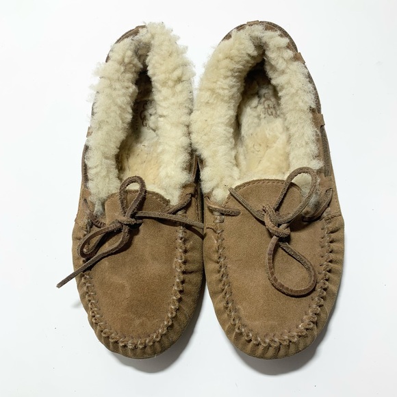 UGG | Shoes | Ugg Dakota Slipper Moccasin Brown Leather Sherpa Fur ...
